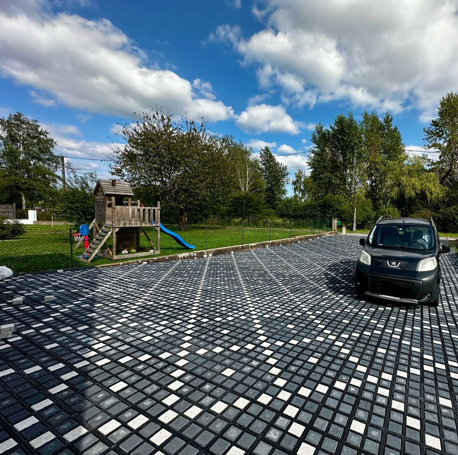 Purple PAVÉ® – Dalle ultra-résistante perméable (parkings & accès)